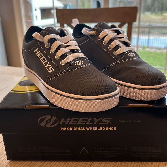 Heelys | Shoes | Heelys The Original Wheeled Shoe Youth 3 | Poshmark